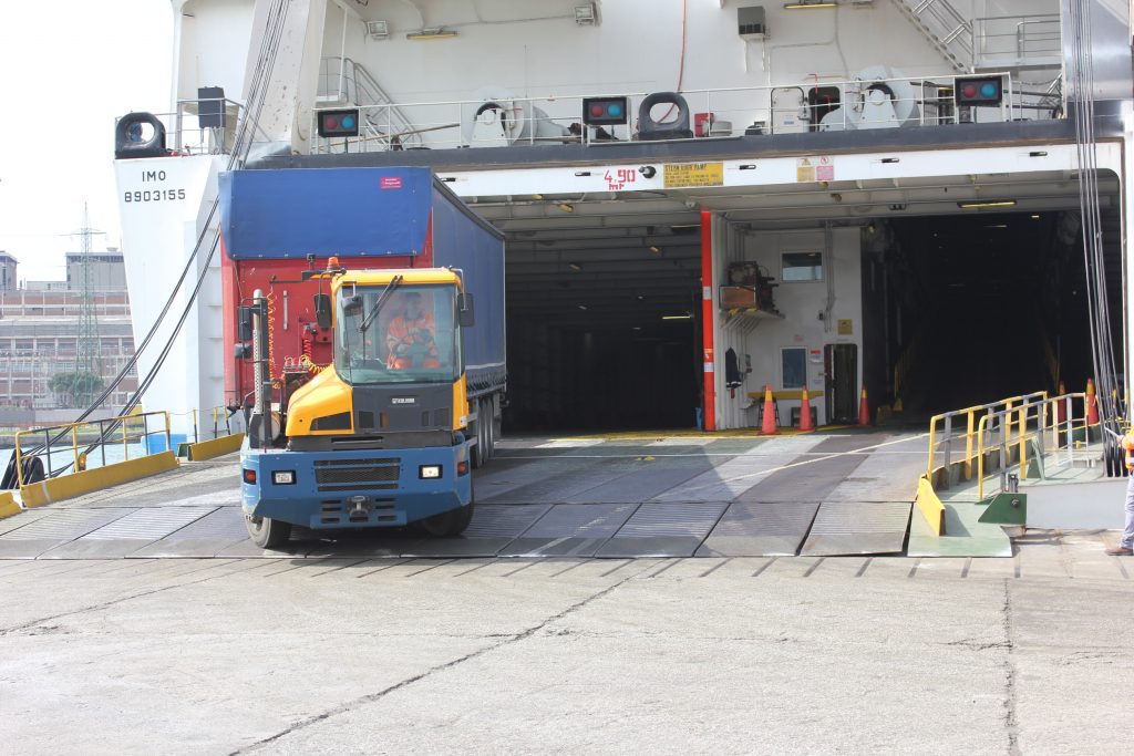 Ancip: rizzaggio/derizzaggio su navi ro-ro tra i servizi specialistici ...