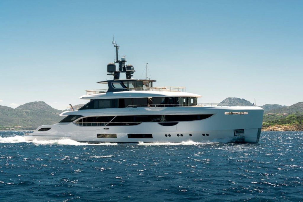 Benetti, trionfa con M/Y Oreos ai Boat International World Superyacht ...